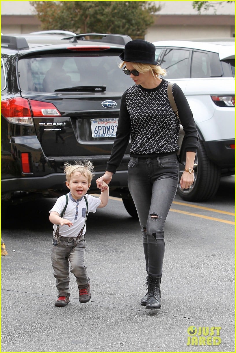 January Jones Goes Food Shopping with Joyful Son Xander!: Photo 2994506 ...
