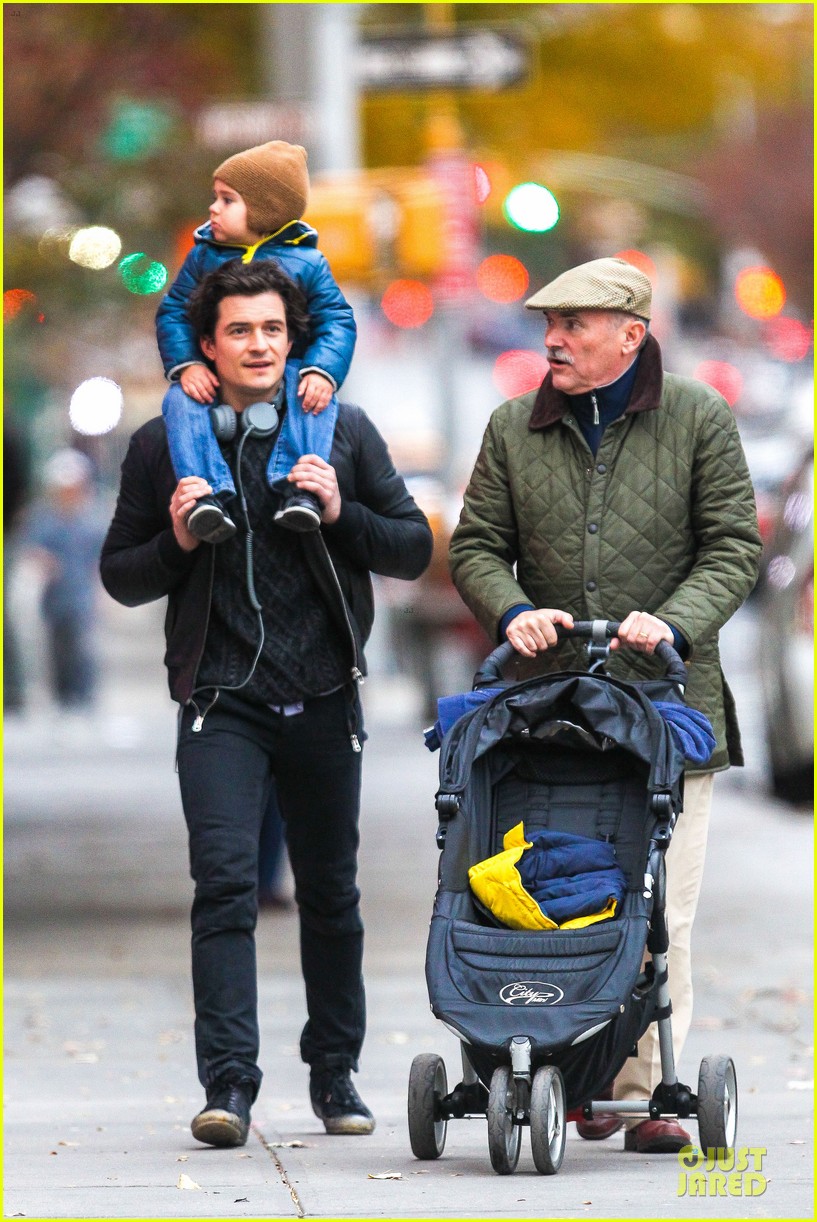 Miranda Kerr Flies to Japan, Orlando Bloom Bonds with Dad Harry: Photo ...