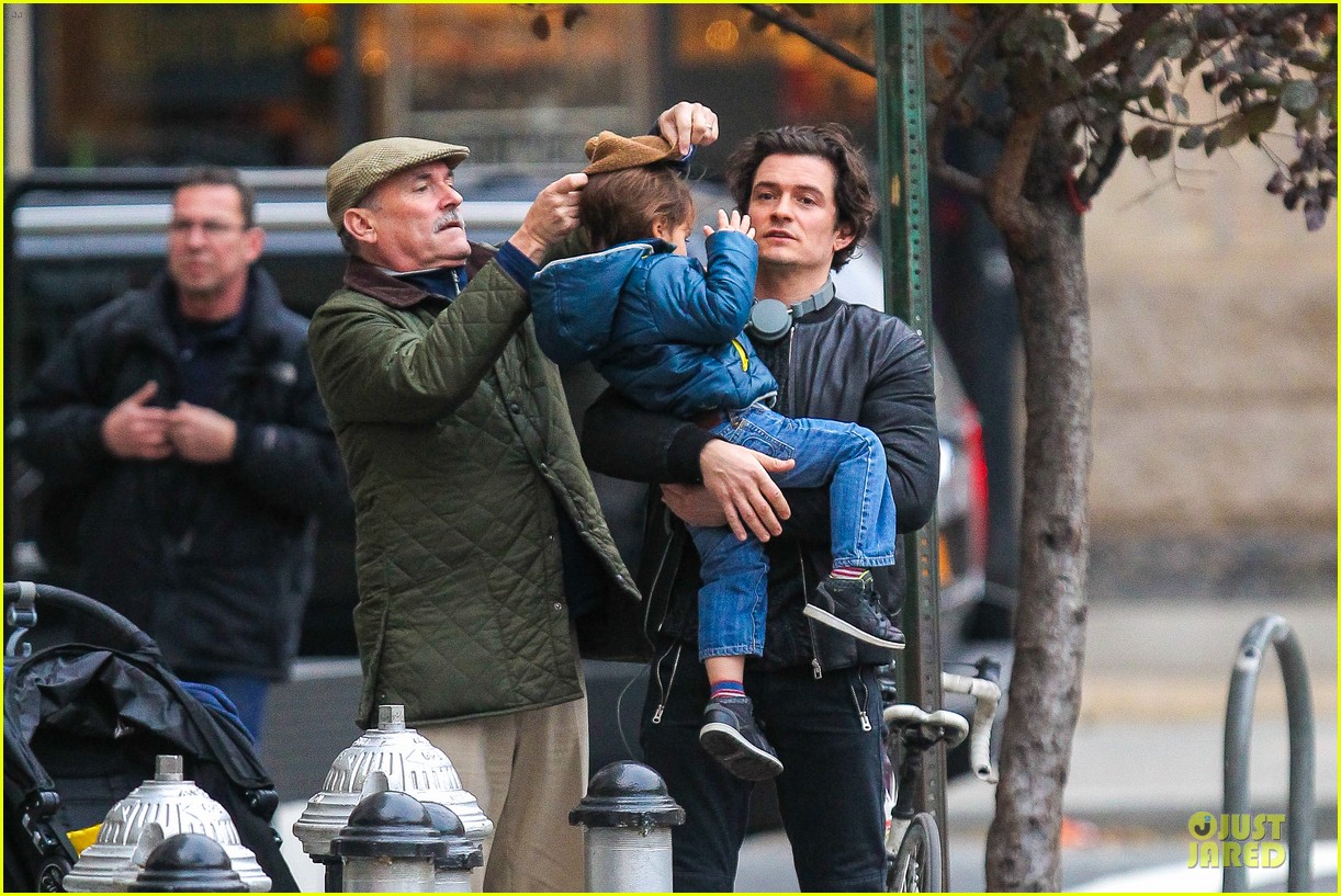 Miranda Kerr Flies to Japan, Orlando Bloom Bonds with Dad Harry: Photo ...