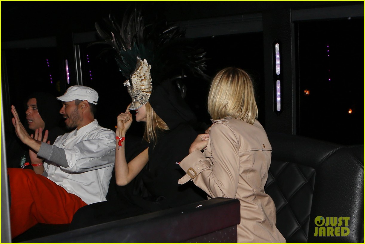 Adam Levine & Behati Prinsloo Hold Hands After Halloween Party: Photo ...