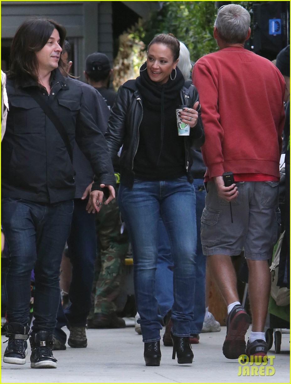 Jennifer Lopez's Pal Leah Remini Visits Star on 'Boy Next Door' Set ...
