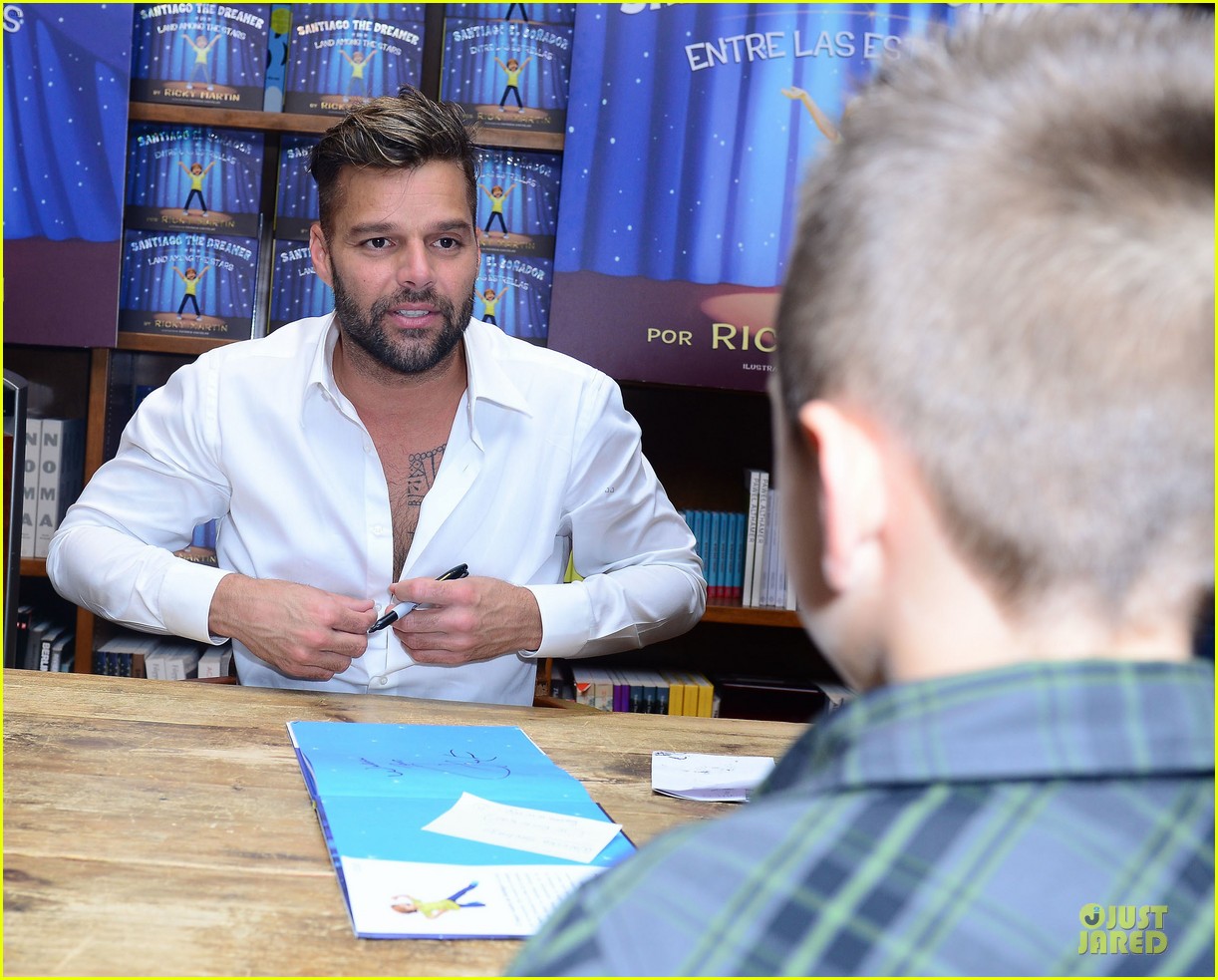 Ricky Martin Flashes Chest Hair for 'Santiago' Signing!: Photo 2994116 ...