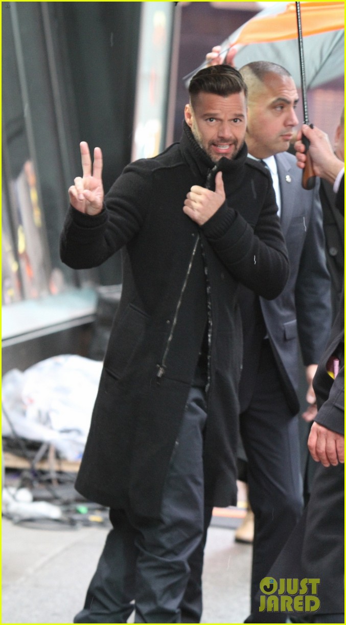 Ricky Martin: 'Santiago The Dreamer' Book Signing!: Photo 2991570 ...