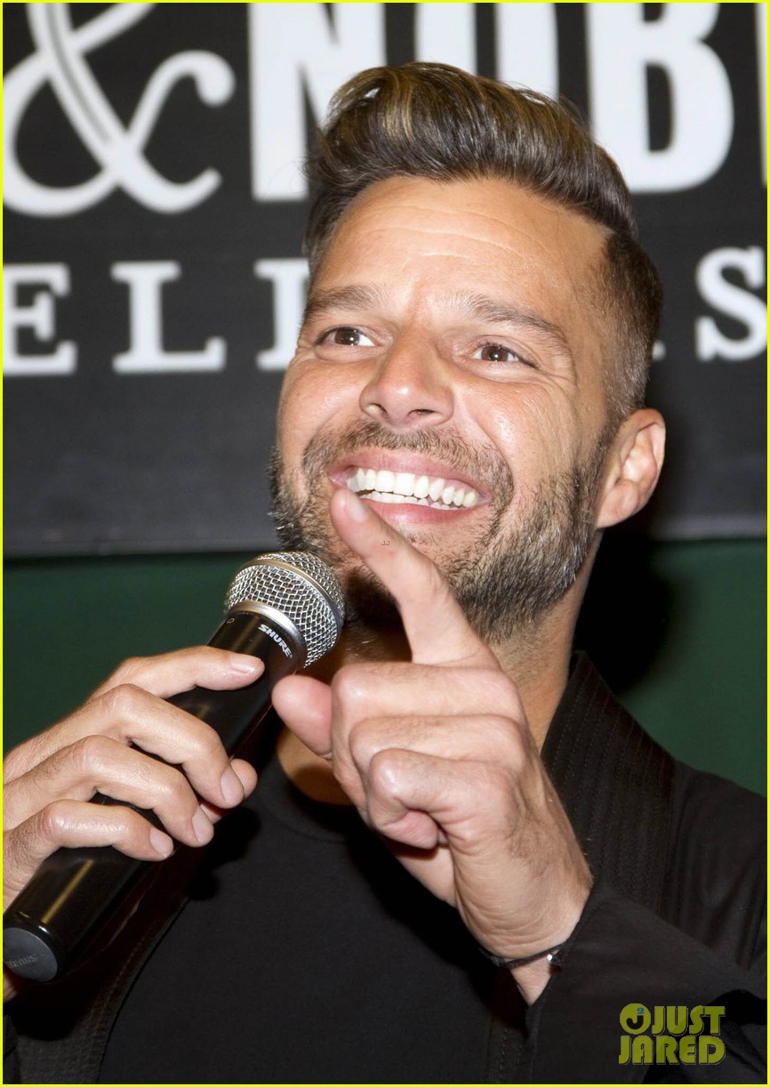 Ricky Martin: 'Santiago The Dreamer' Book Signing!: Photo 2991575 ...