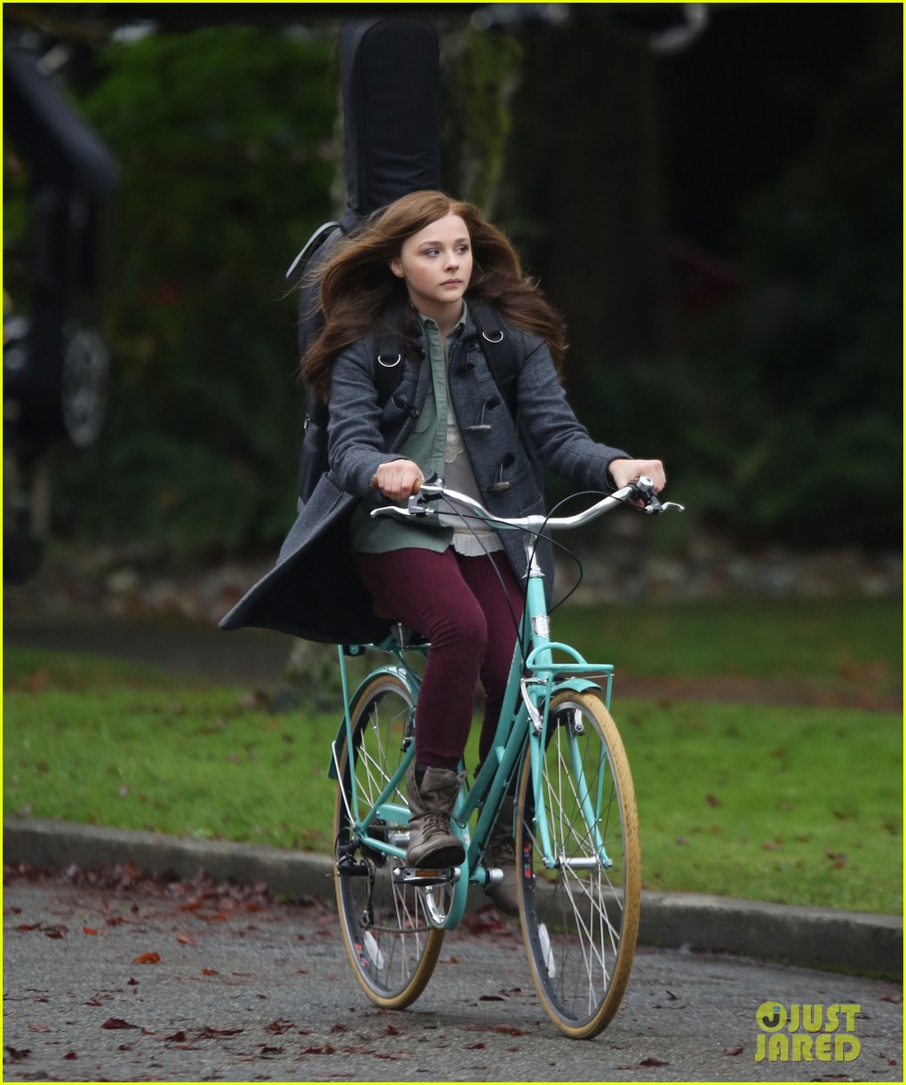Chloe Moretz Rides Bike for 'If I Stay,' Reaches Twitter Milestone!: Photo 2993282 | Chloe ...