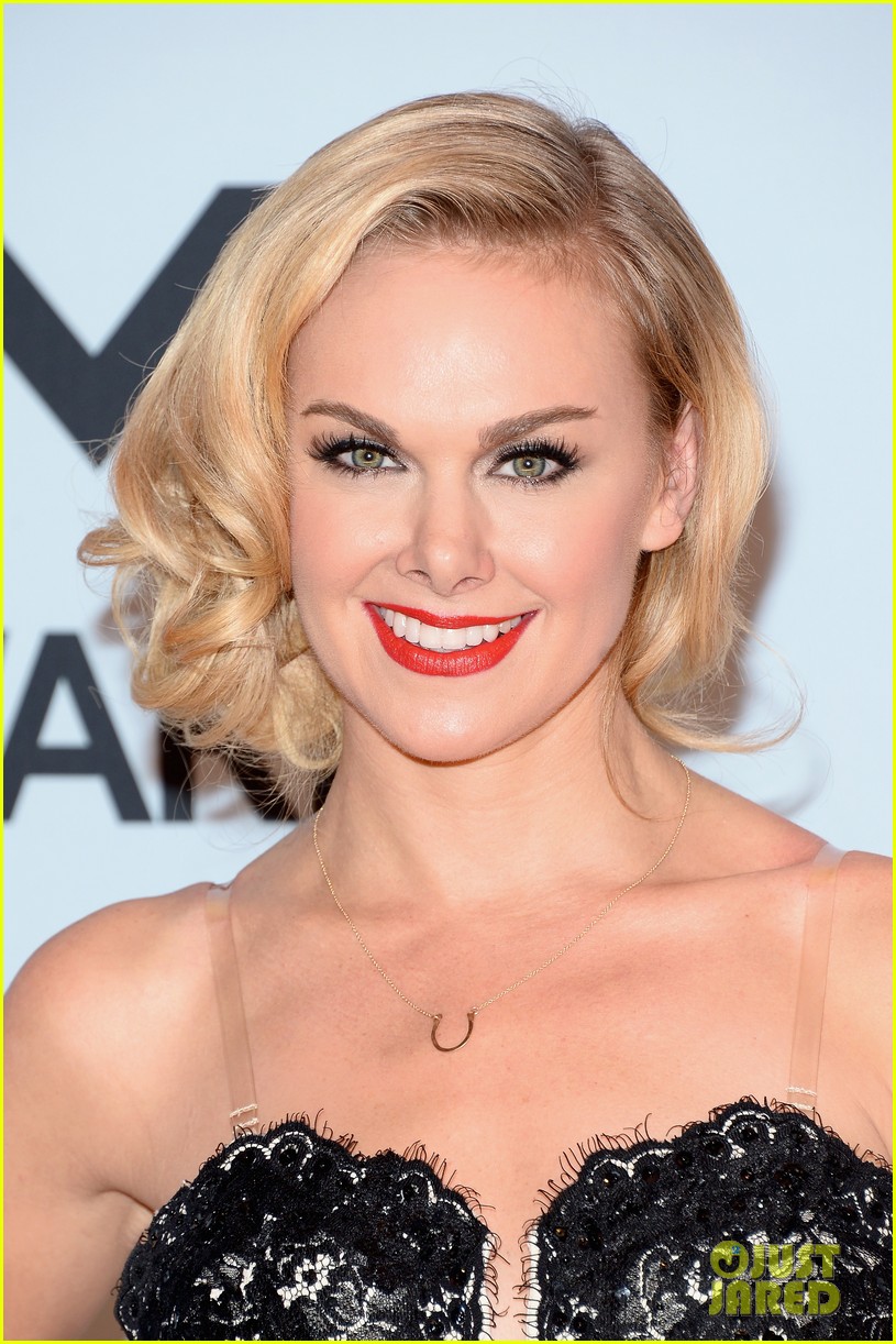 Jennifer Nettles & Kacey Musgraves - CMA Awards 2013 Red Carpet: Photo ...