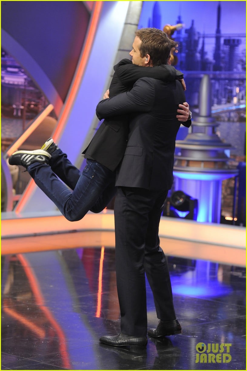 Ryan Reynolds Lets Fans Feel Him Up at Boss Bottled Event!: Photo ...