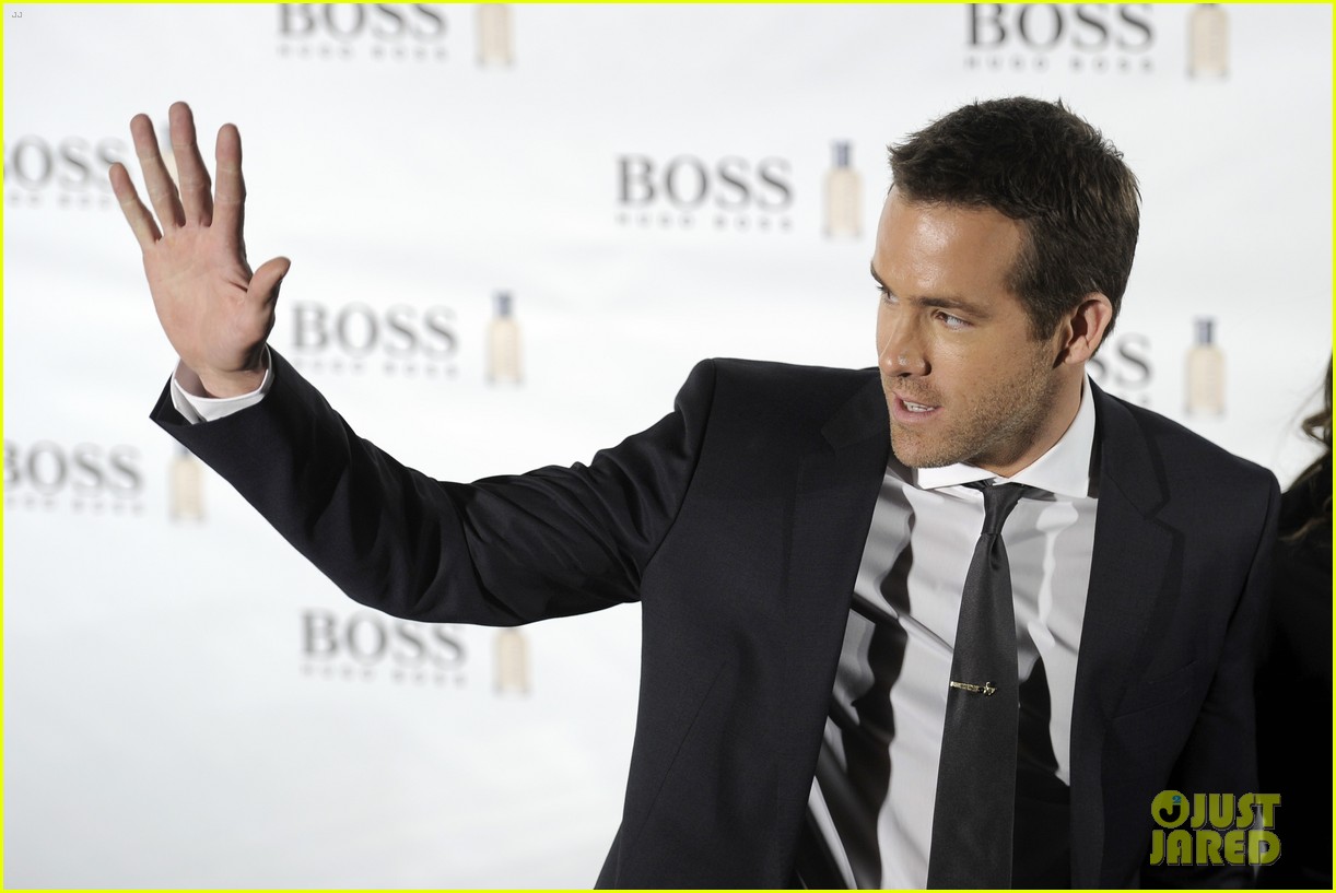 Photo: ryan reynolds wears suit tie sexy smile for boss event 12 ...