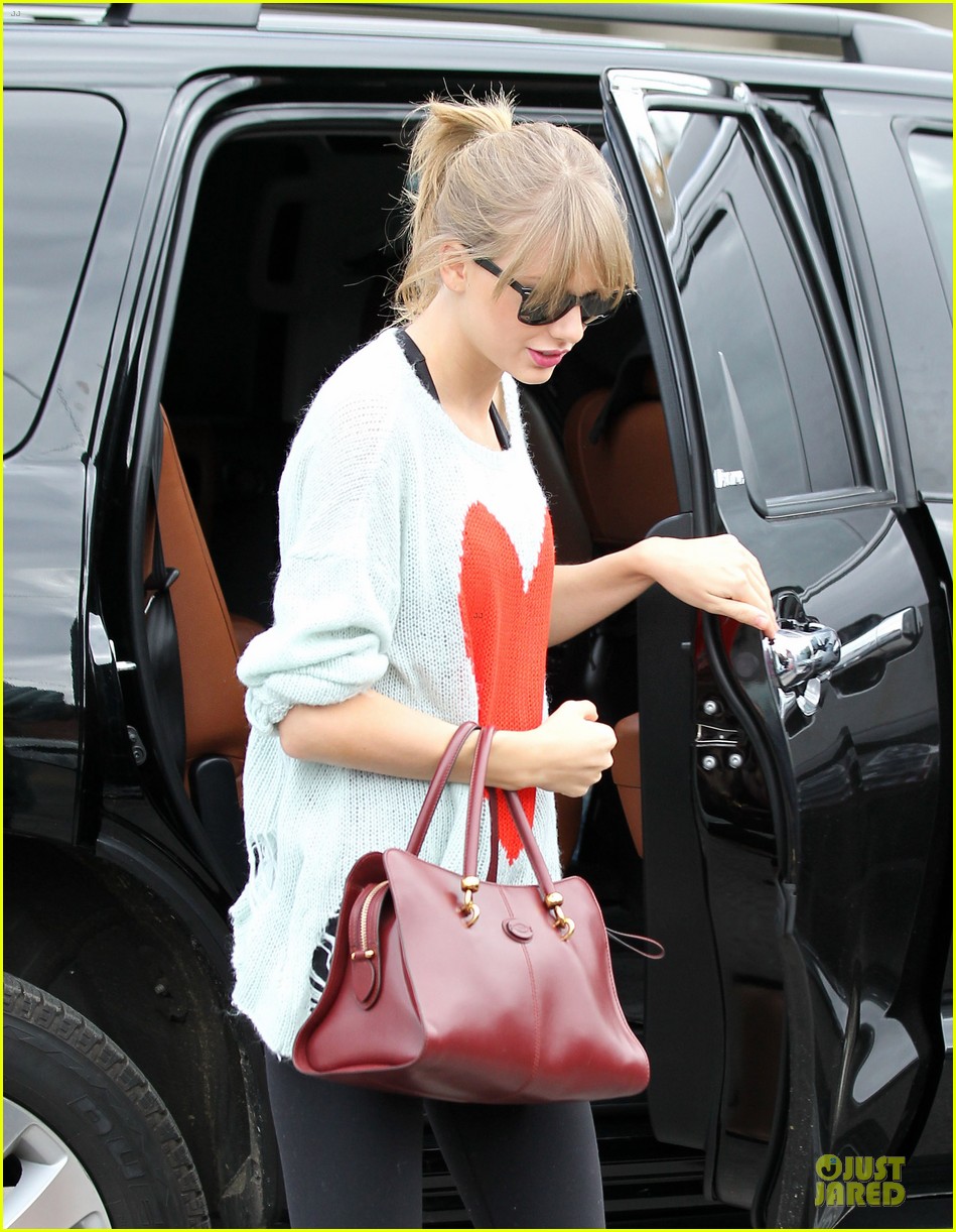 Taylor Swift Does Not Know Killed Canadian Pilot Michael Callan: Photo ...