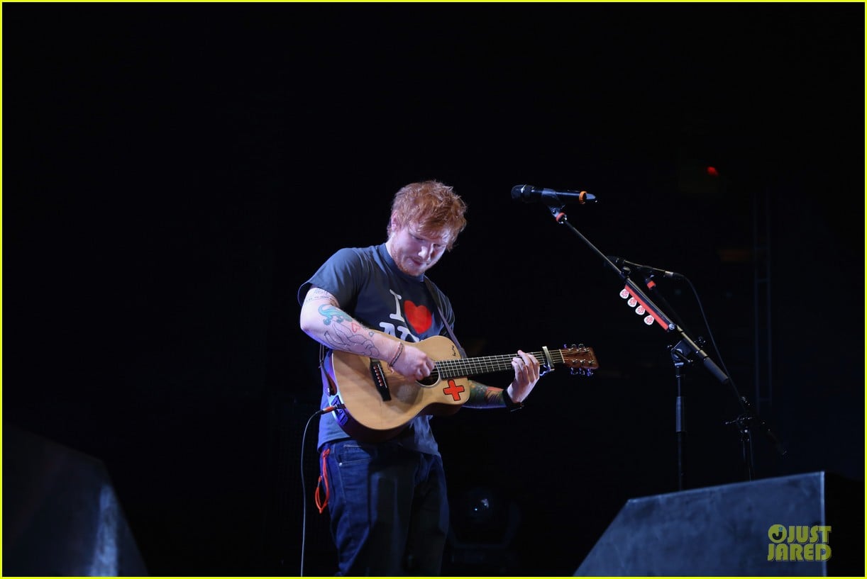 Taylor Swift: Ed Sheeran's Surprise Guest Performer!: Photo 2984716 ...