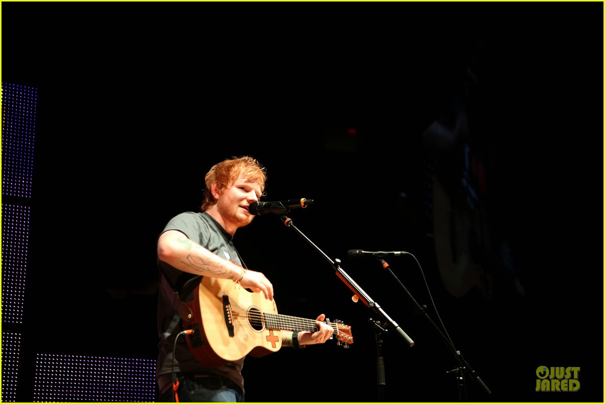 Taylor Swift: Ed Sheeran's Surprise Guest Performer!: Photo 2984721 ...
