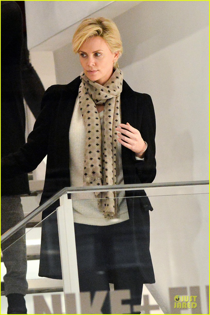 Charlize Theron: Colette Store Shopper in Paris!: Photo 2995555 ...