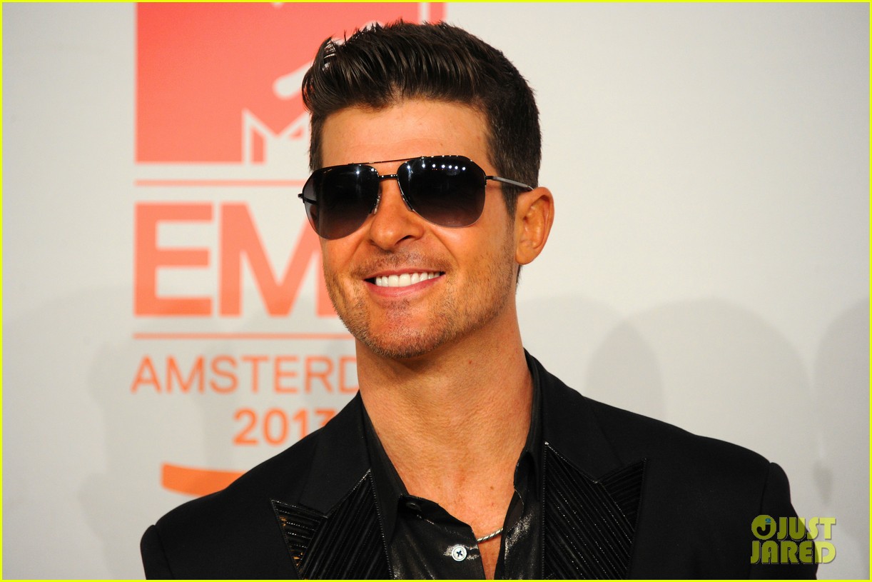 Robin Thicke & Iggy Azalea: 'Blurred Lines' at MTV EMA 2013!: Photo ...