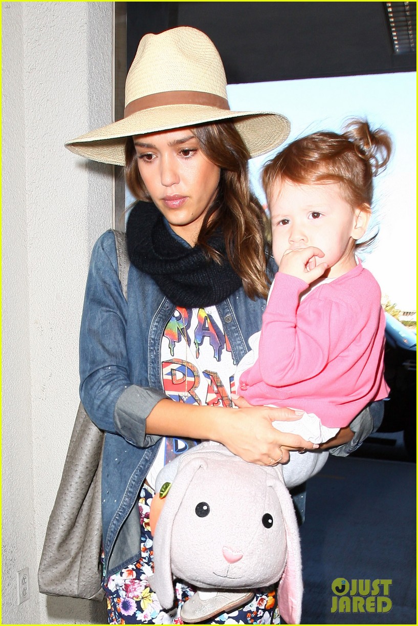 Jessica Alba & Daughter Haven Fly Away After Christmas: Photo 3018436 | Cash Warren, Celebrity ...