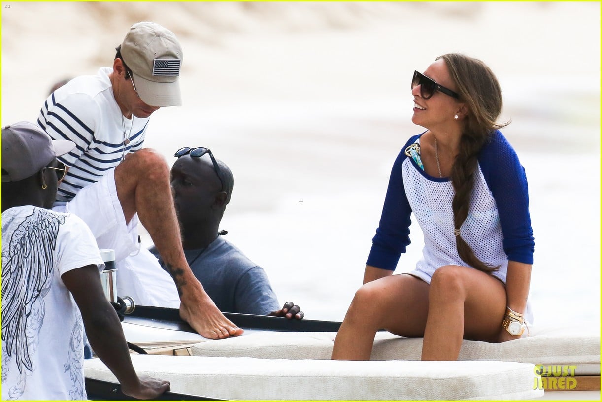 Marc Anthony & Chloe Green Hold Hands on New Year's Eve!: Photo 3020584 ...