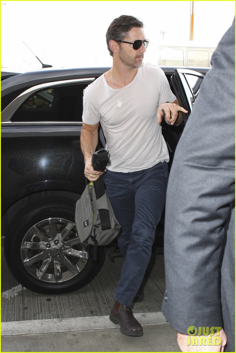 Eric Bana Looks Super Buff While Flying Out of Los Angeles: Photo ...