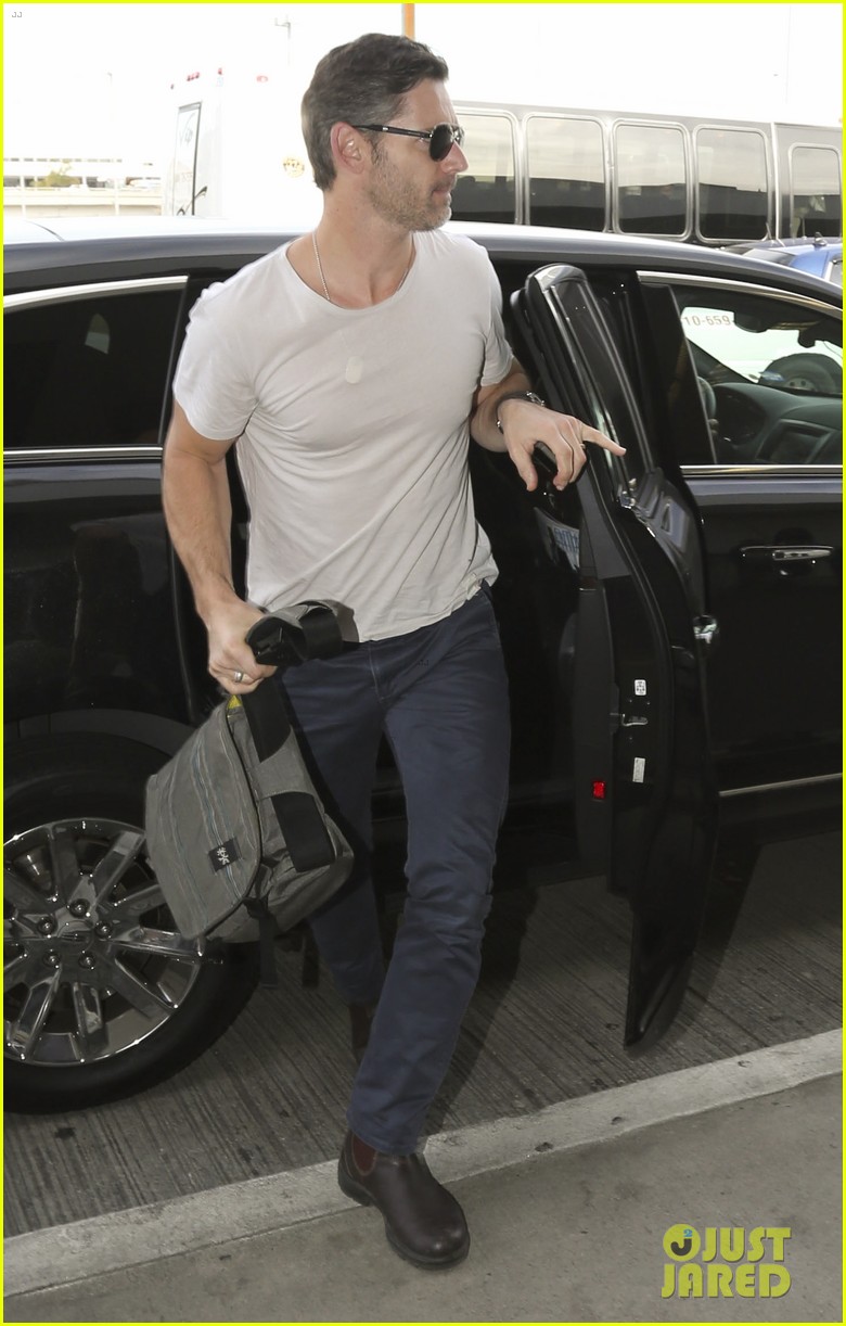 Eric Bana Looks Super Buff While Flying Out of Los Angeles: Photo ...