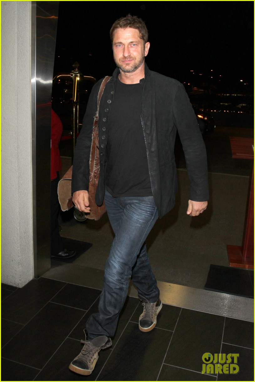 Gerard Butler Catches a Flight Out of LAX: Photo 3004076 | Gerard ...