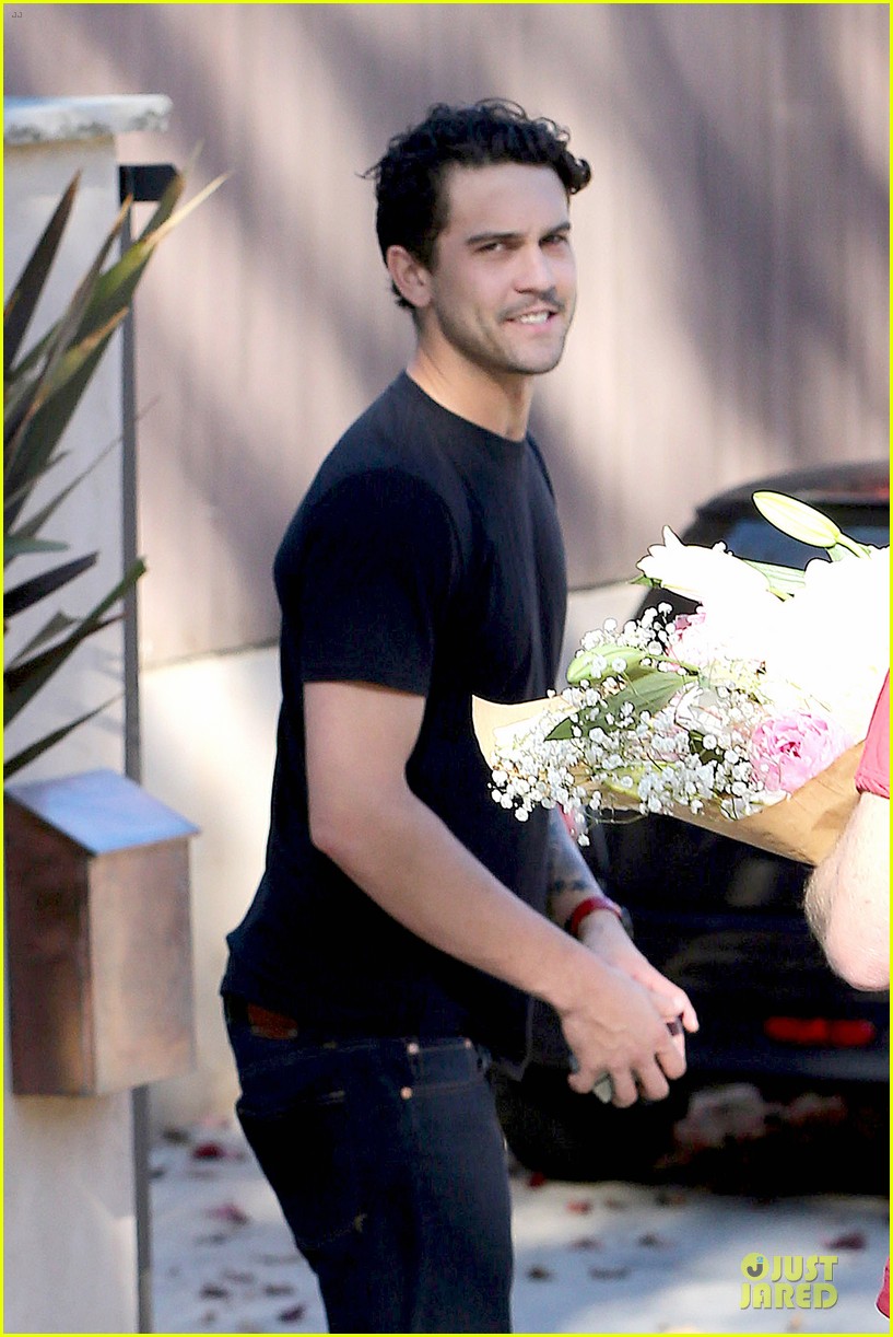 Kaley Cuoco Surprises Parents with Lexus Christmas Gift!: Photo 3016783 ...