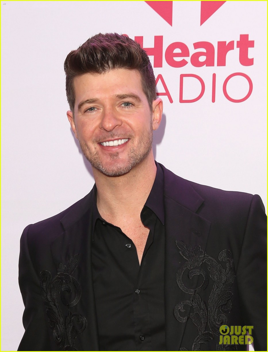 Miley Cyrus & Robin Thicke Reunite at KIIS-FM Jingle Ball 2013: Photo ...