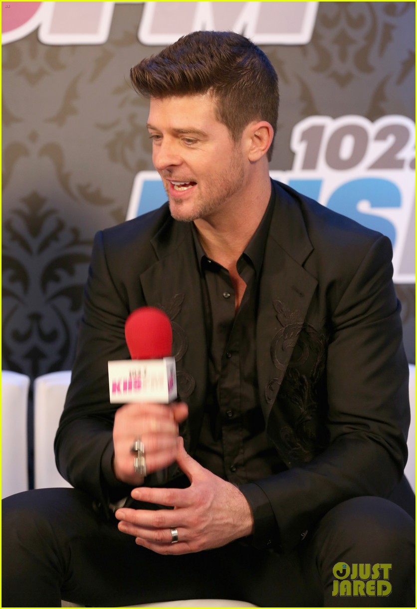 Miley Cyrus & Robin Thicke Reunite at KIIS-FM Jingle Ball 2013: Photo ...