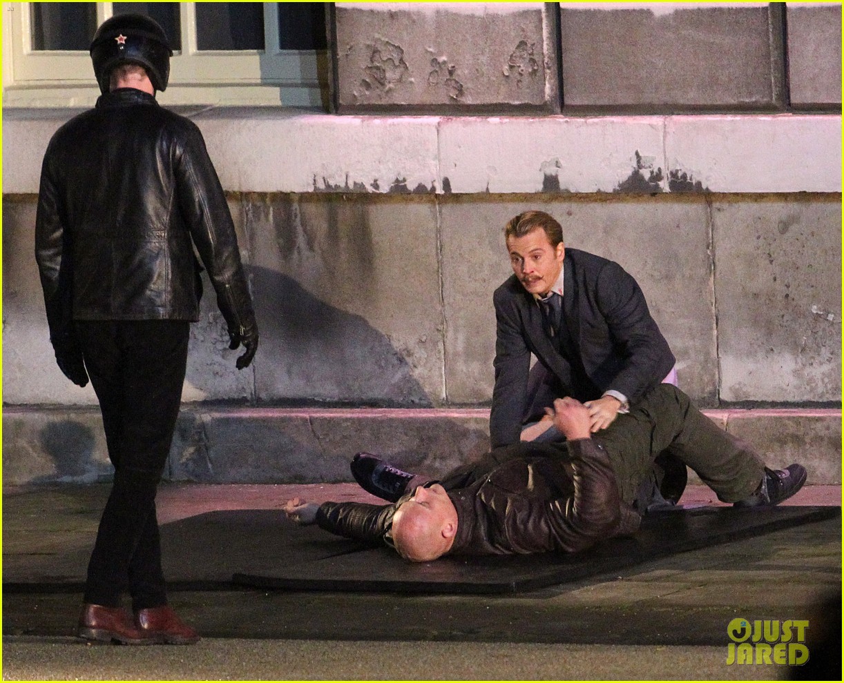 Johnny Depp's Pants Fall to the Ground on 'Mortdecai' Set (Pics): Photo ...