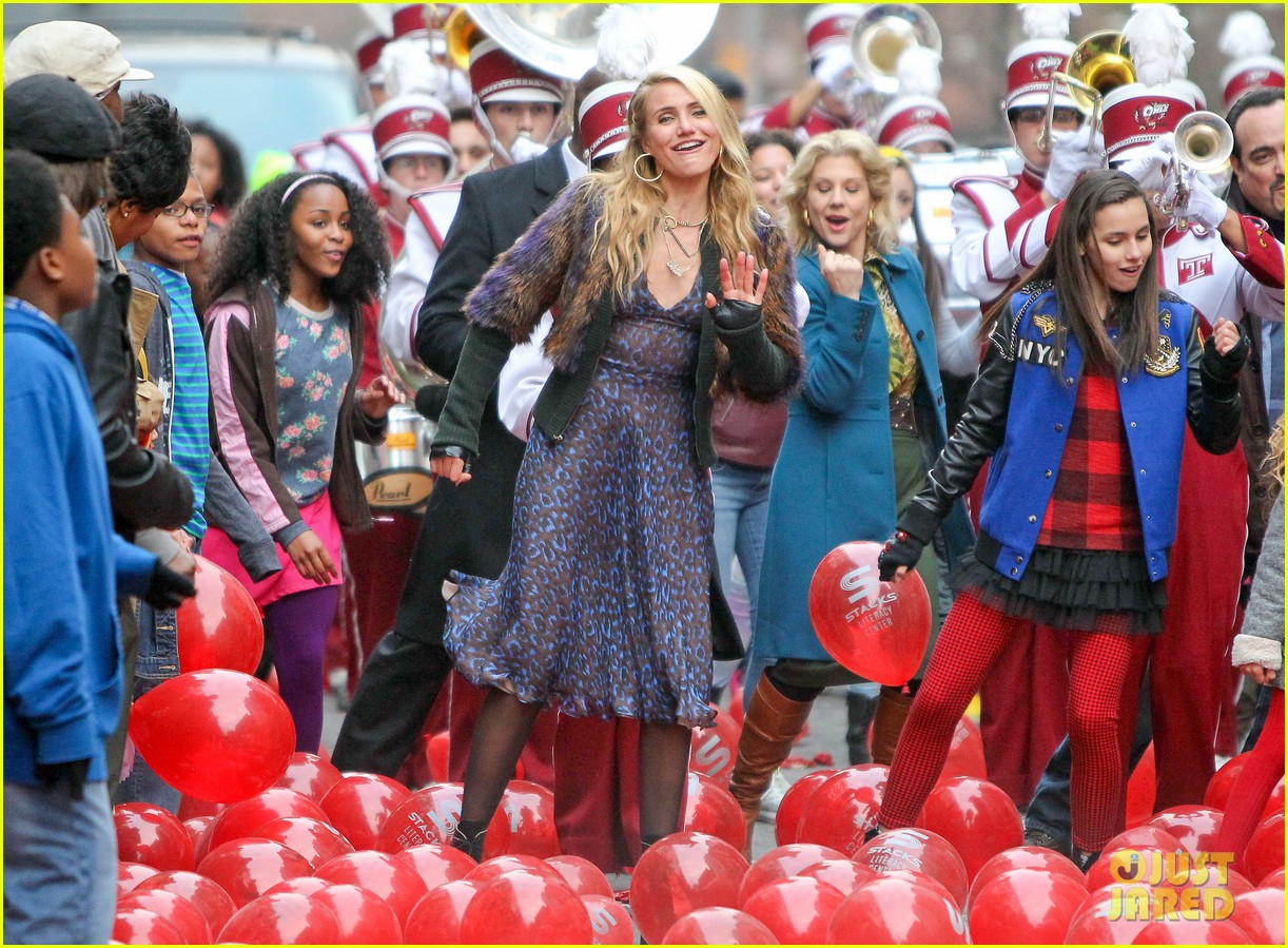 Cameron Diaz & Jamie Foxx Film Big Dance Scene for 'Annie': Photo ...