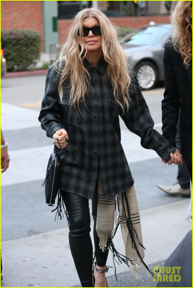 Fergie: Christmas Shopping at James Perse Store!: Photo 3014380 ...