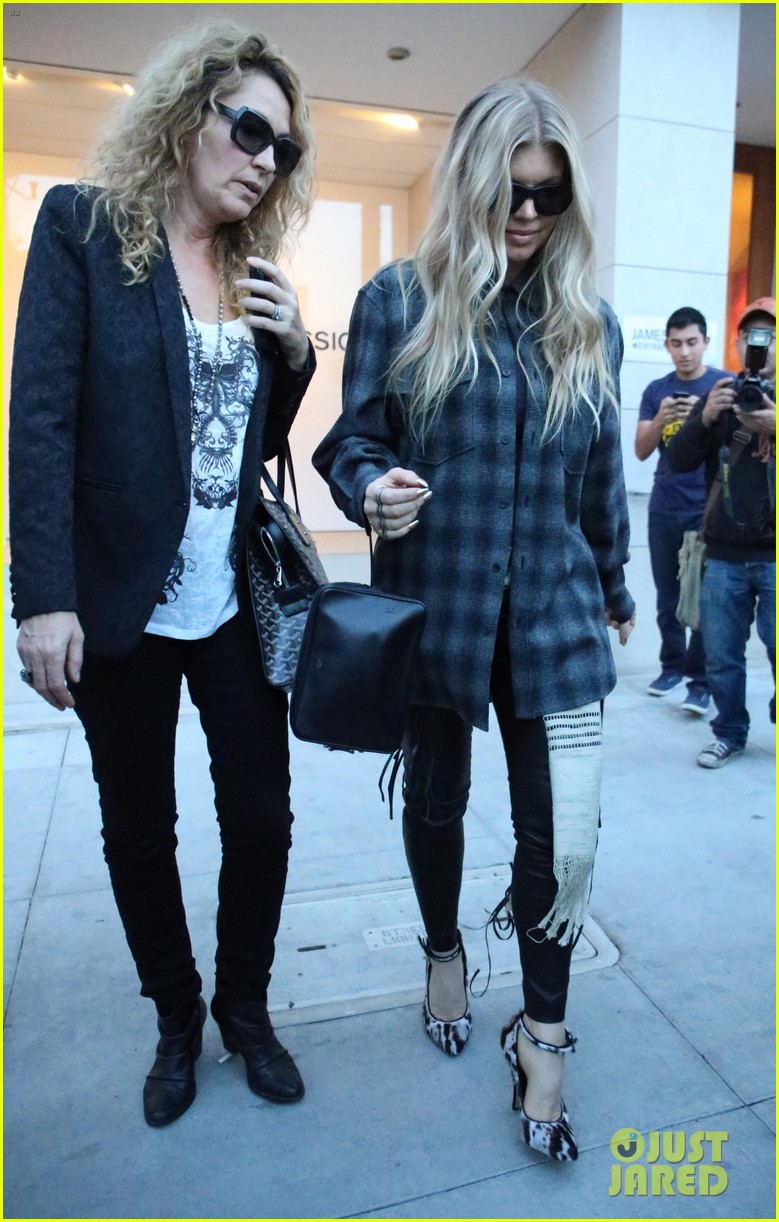 Fergie: Christmas Shopping at James Perse Store!: Photo 3014382 ...