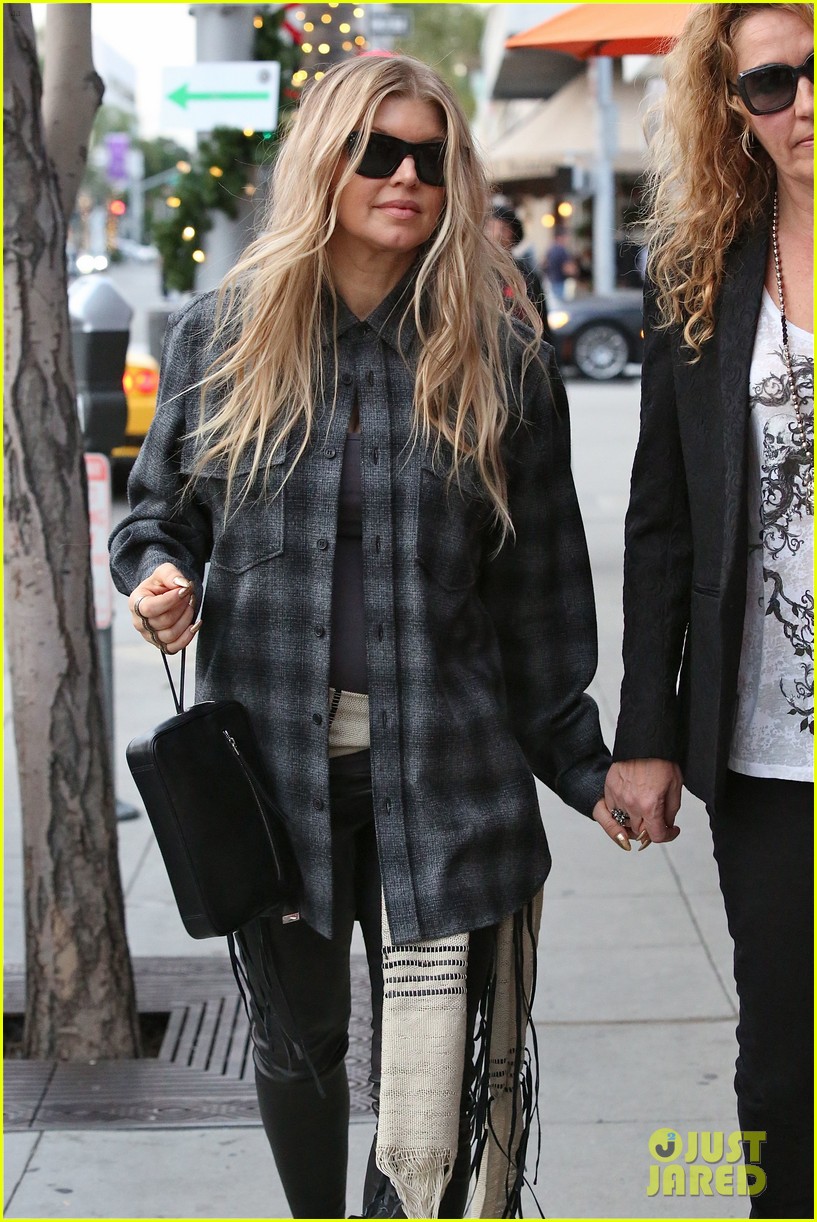 Fergie: Christmas Shopping at James Perse Store!: Photo 3014388 ...