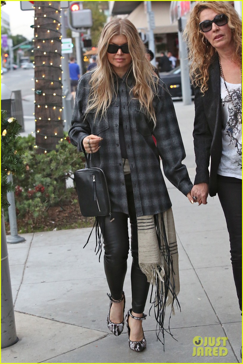 Fergie: Christmas Shopping at James Perse Store!: Photo 3014390 ...