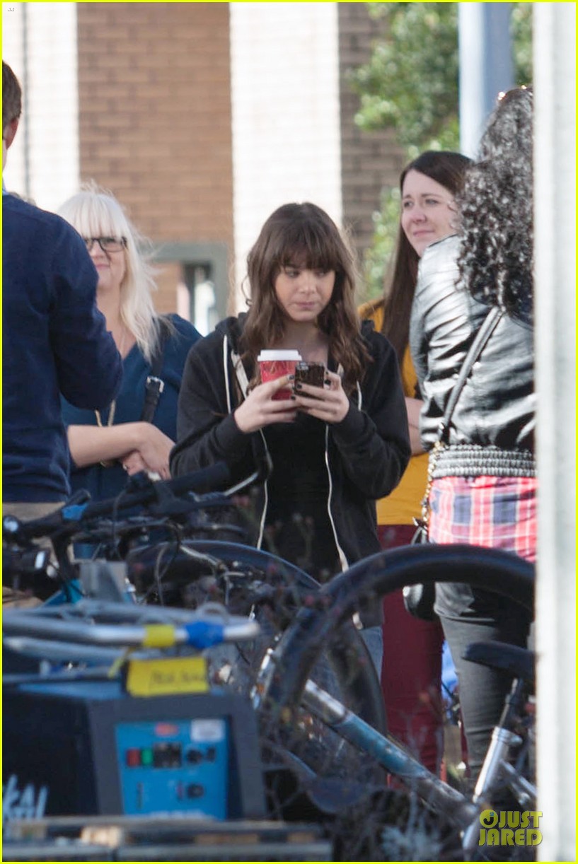 Hailee Steinfeld: Wrapping Up 'Barely Lethal' Filming!: Photo 3010198 ...