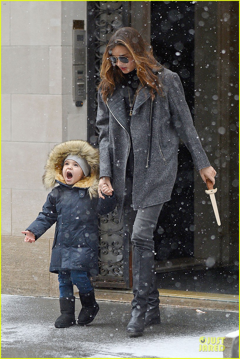 Miranda Kerr & Flynn: Snowy Winter Wonderland!: Photo 3012002 ...