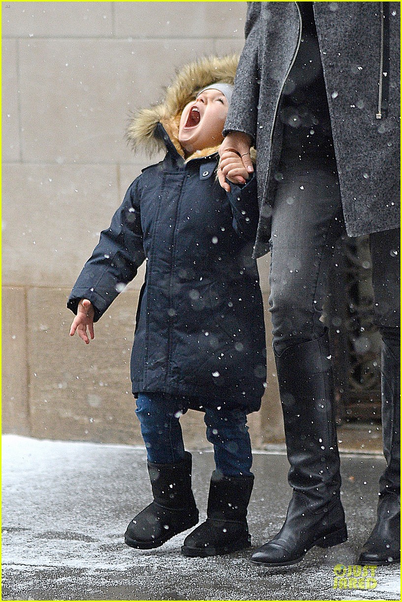 Miranda Kerr & Flynn: Snowy Winter Wonderland!: Photo 3012003 ...