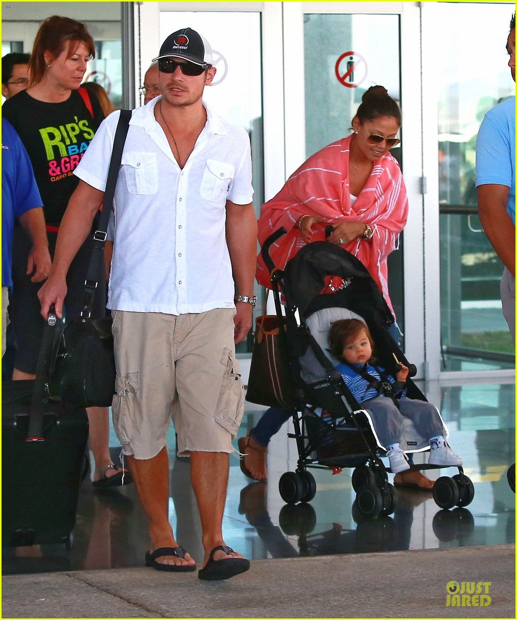 Nick Lachey: Cabo San Lucas Arrival with Wife Vanessa!: Photo 3020093 ...