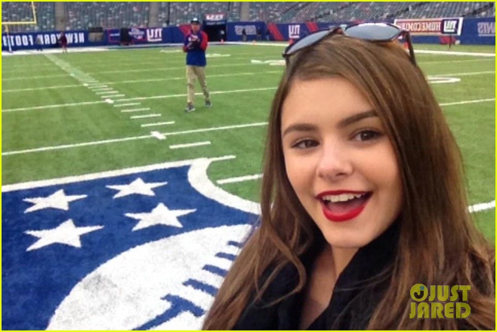 The Voice's Jacquie Lee Sings National Anthem, Meets Kate Mara at ...