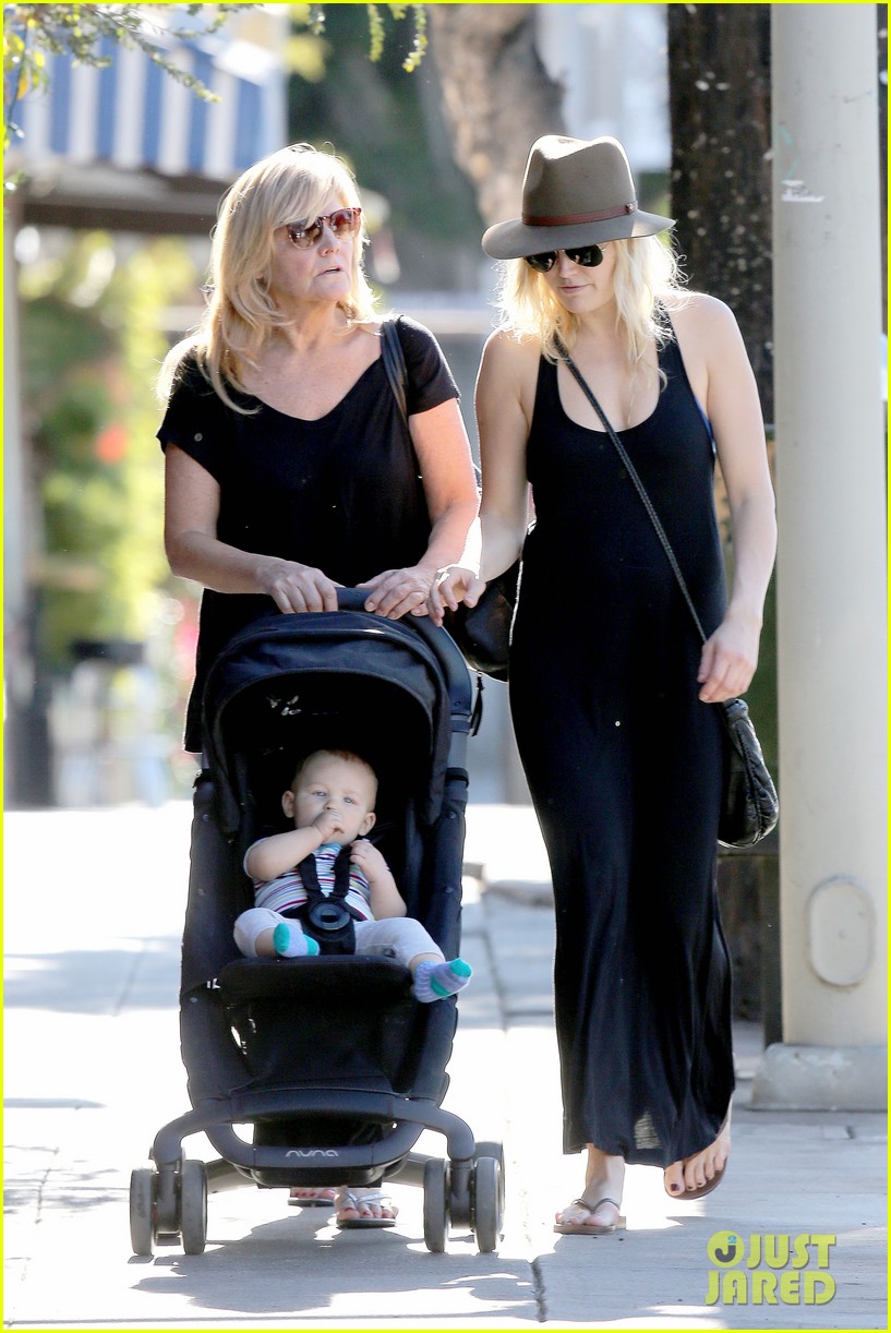 Malin Akerman Spends Quality Time with Mom & Sebastian!: Photo 3017965 ...