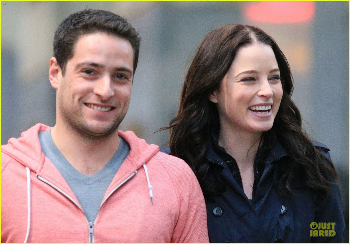 Rachel Nichols Kisses Mike Kershaw on 'Continuum' Set!: Photo 3012746 ...