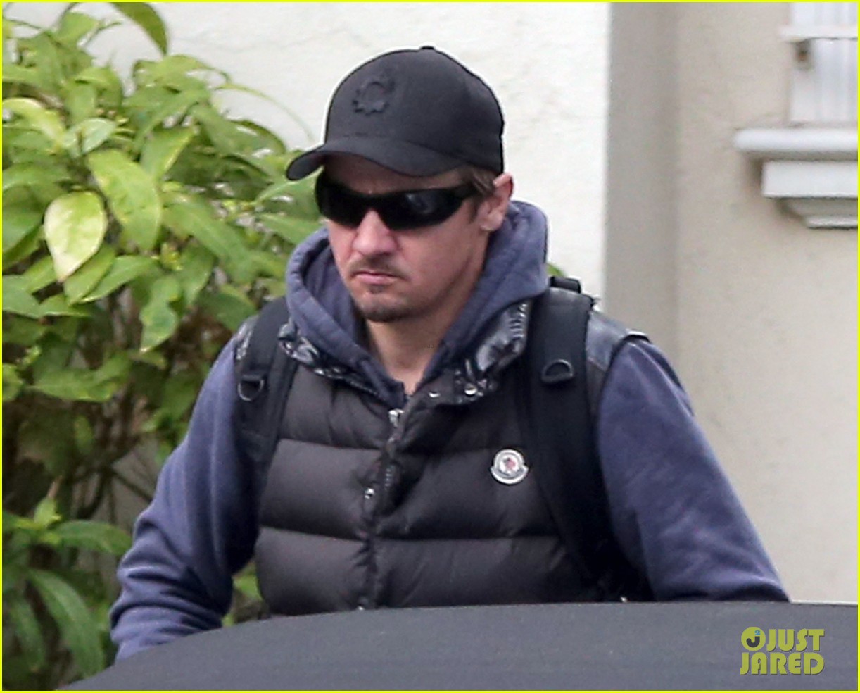 Jeremy Renner: Jennifer Lawrence is 'Very, Very Grounded'!: Photo ...