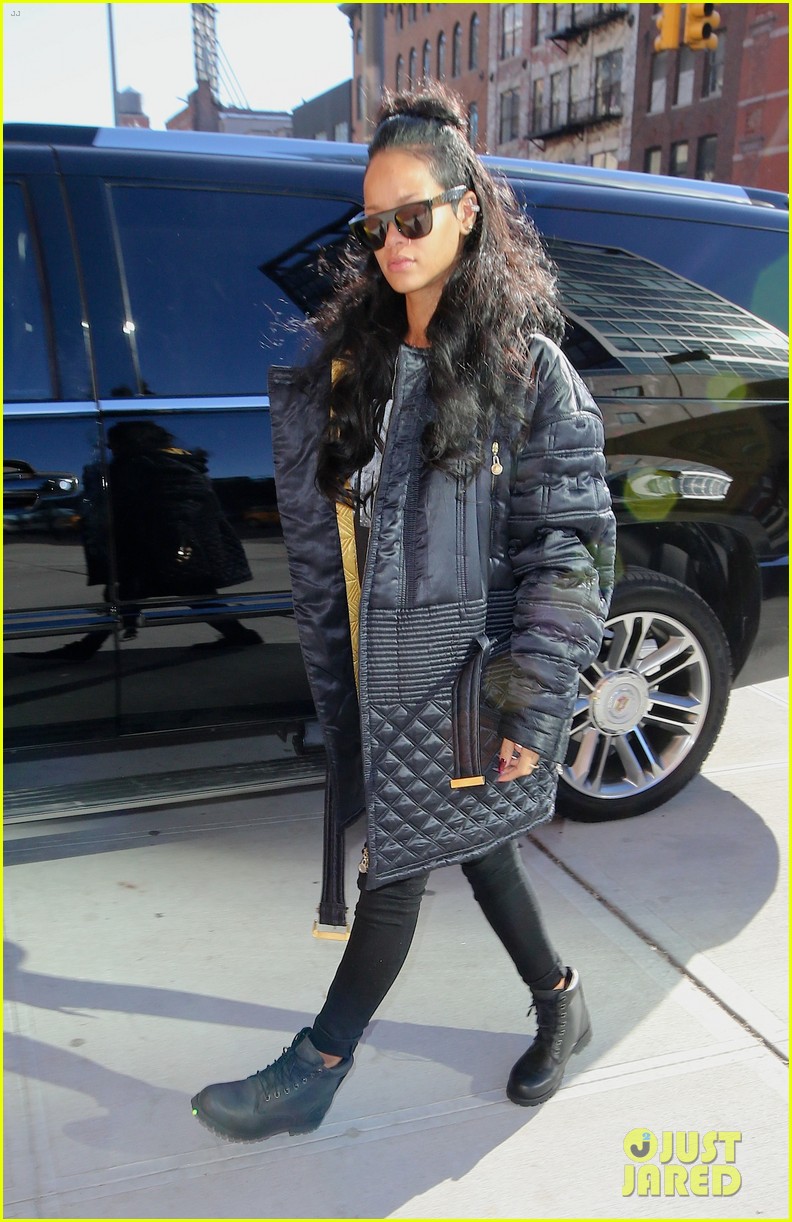 Rihanna Breaks Record for Most Number One Pop Songs!: Photo 3010779 ...