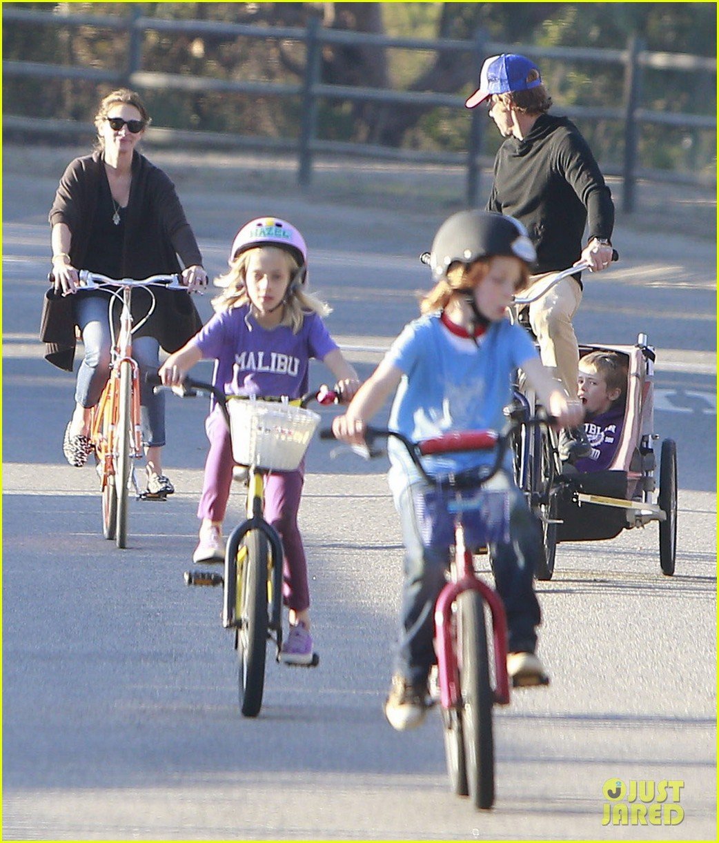 Julia Roberts: Family Bike Ride with the Kids!: Photo 3016428 ...