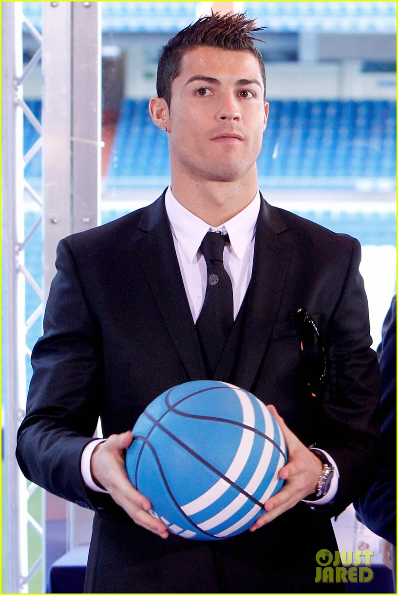 Cristiano Ronaldo: 'One Toy, One Hope' Charity Event!: Photo 3013576 ...