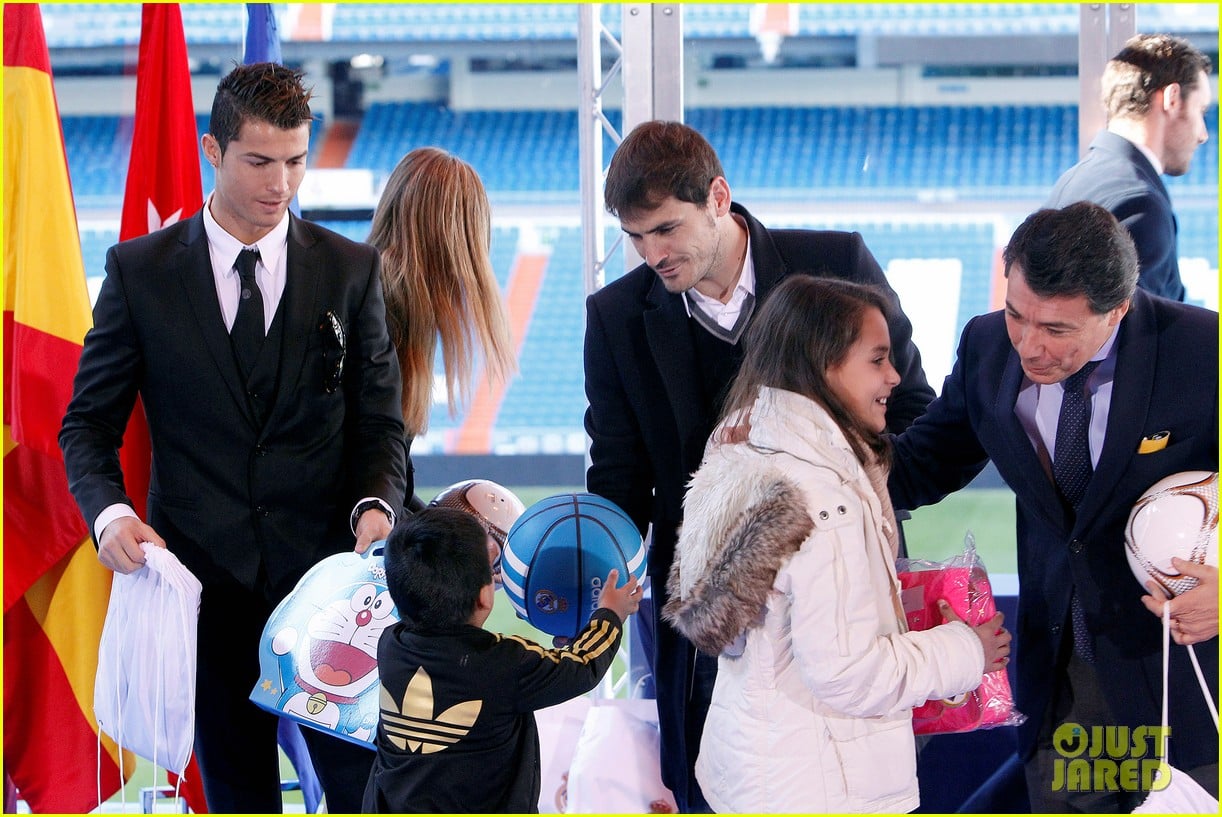Cristiano Ronaldo: 'One Toy, One Hope' Charity Event!: Photo 3013586 ...