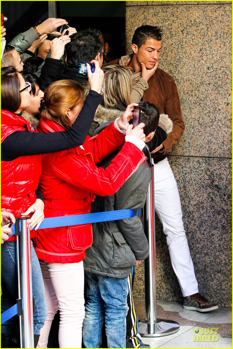 Cristiano Ronaldo: Wax Figure Unveiling in Madrid!: Photo 3007378 ...