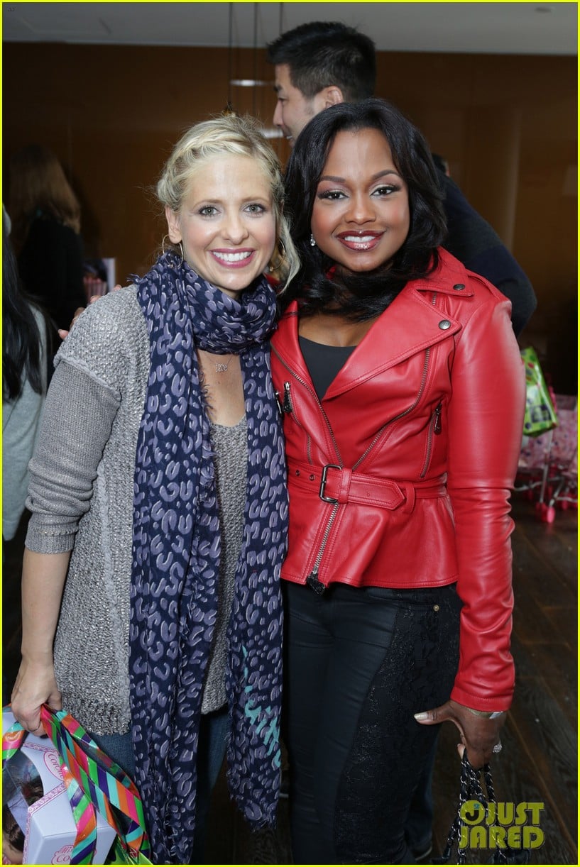 Sarah Michelle Gellar & Malin Akerman Sit on Santa's Lap!: Photo ...