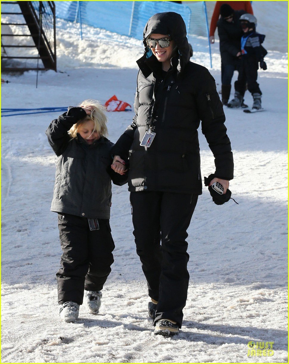 Gwen Stefani & Seal: Warm Hug in Snowy Mammoth!: Photo 3020115 ...
