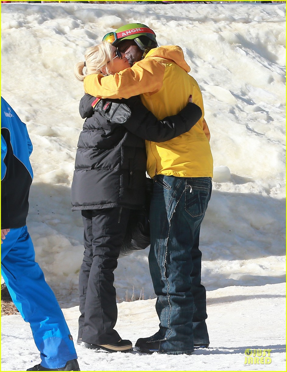 Gwen Stefani & Seal: Warm Hug in Snowy Mammoth!: Photo 3020121 ...