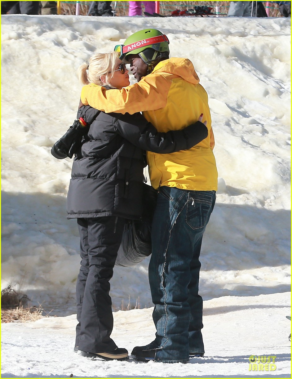 Gwen Stefani & Seal: Warm Hug in Snowy Mammoth!: Photo 3020122 ...