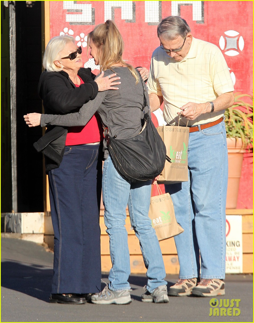 Renee Zellweger: Post Christmas Lunch with Her Parents: Photo 3018136 ...