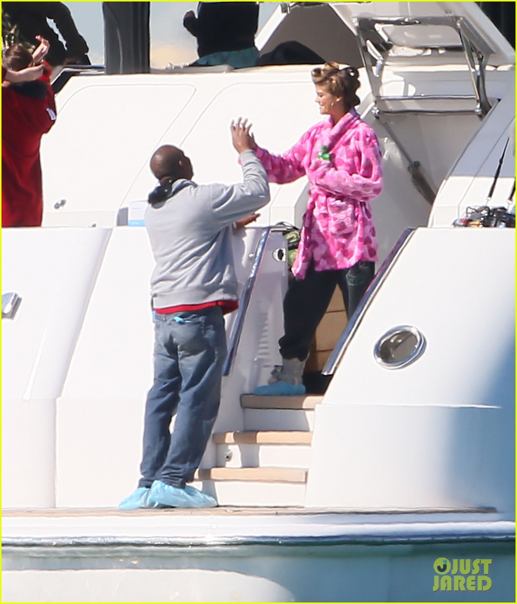 Nina Agdal Joins 'Entourage' Guys for Day of Yacht Filming: Photo ...